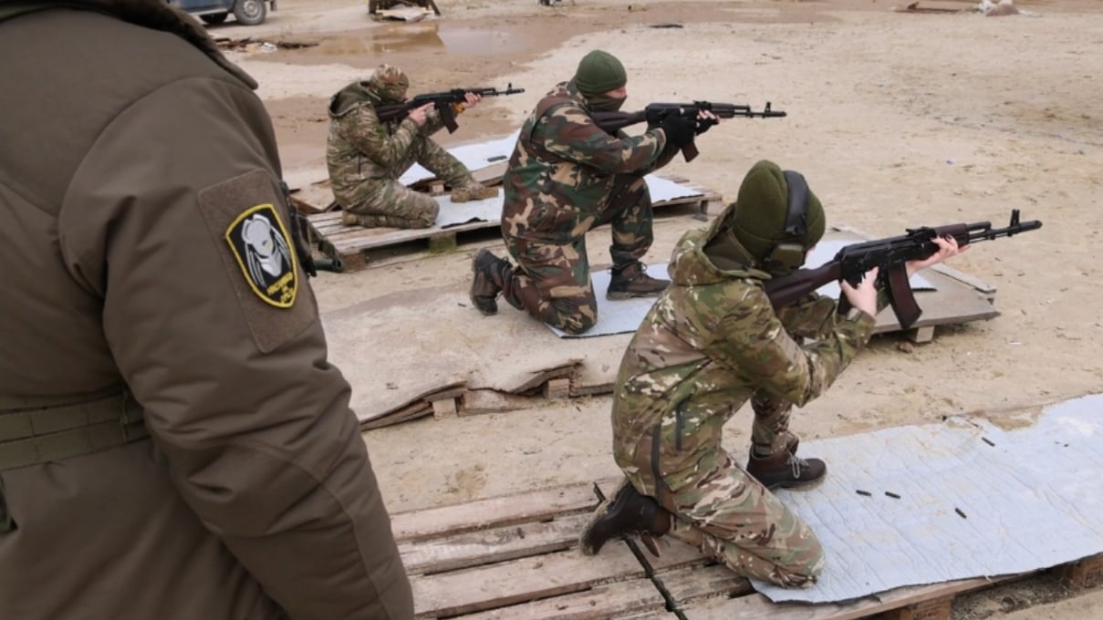 Civilians train in Ukraine to support local defense amid war