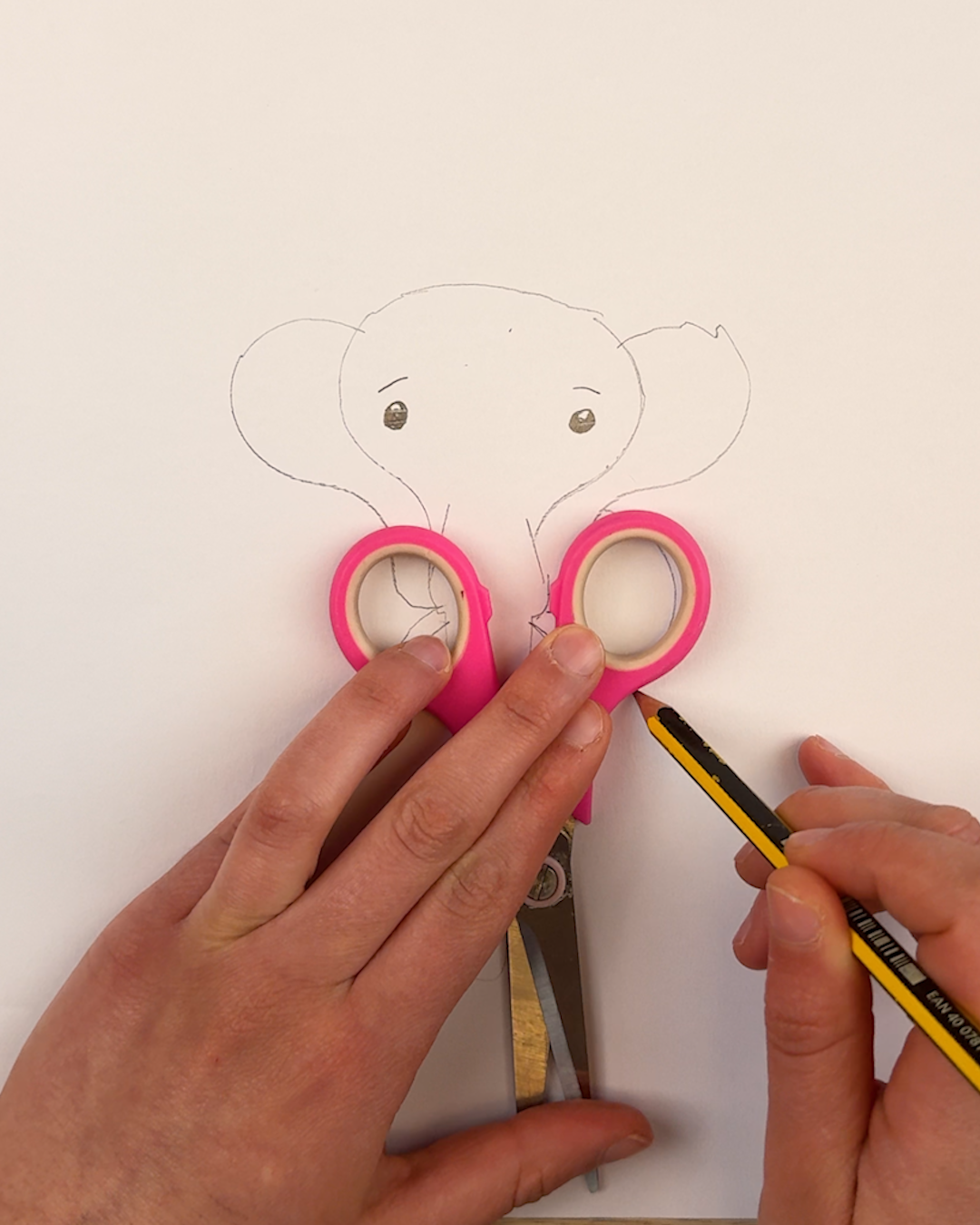 Quick elephant doodle with scissors! ️