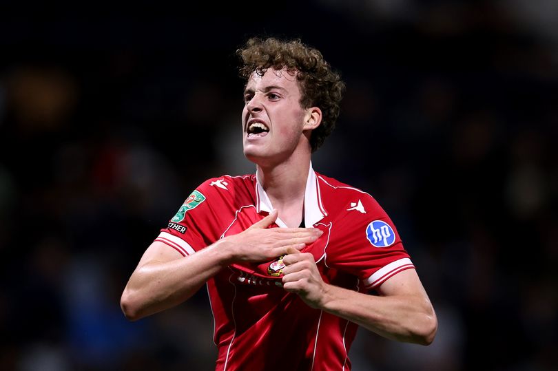 Wrexham boss Phil Parkinson offers update on Bristol Rovers transfer target