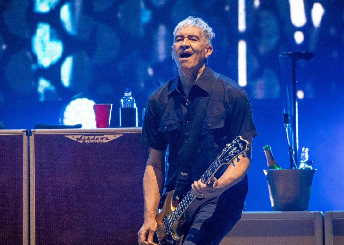 Pat Smear sofre acidente de jardinagem e falha concertos dos Foo Fighters