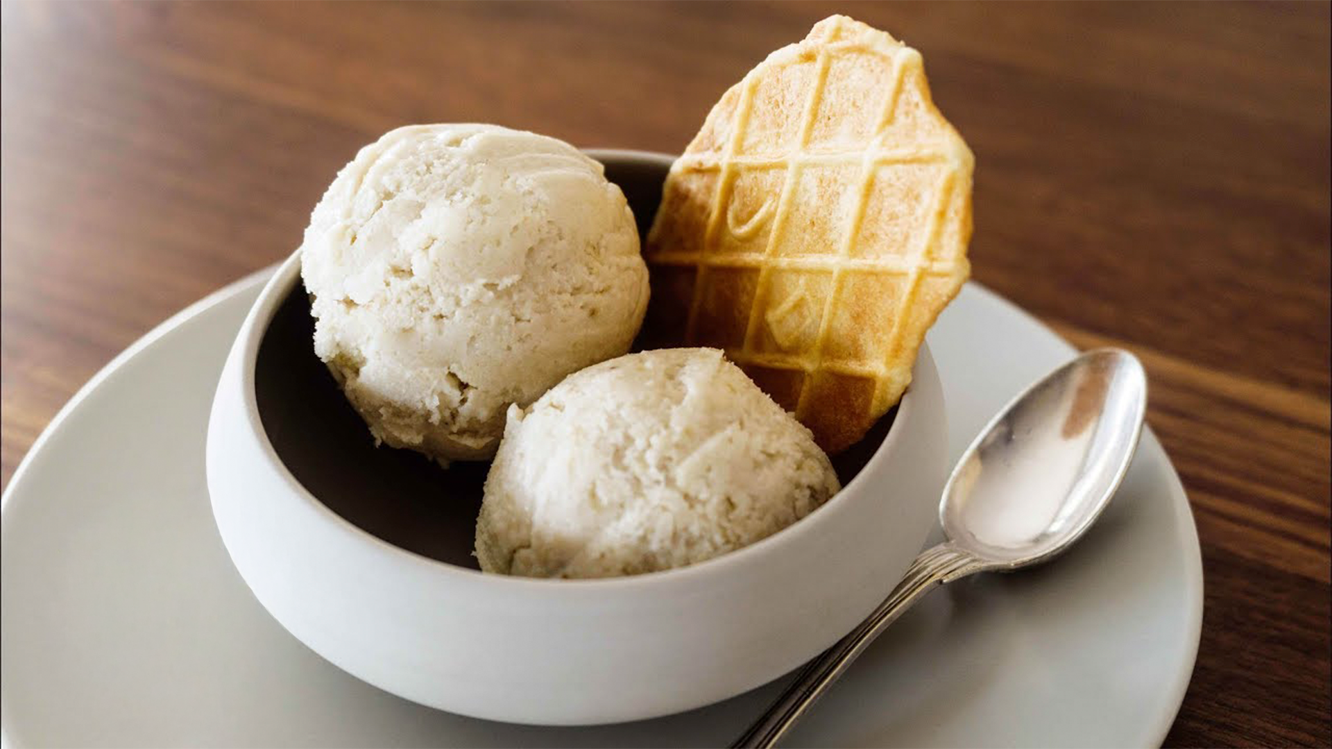 Healthy 3-ingredient banana yogurt ice cream!