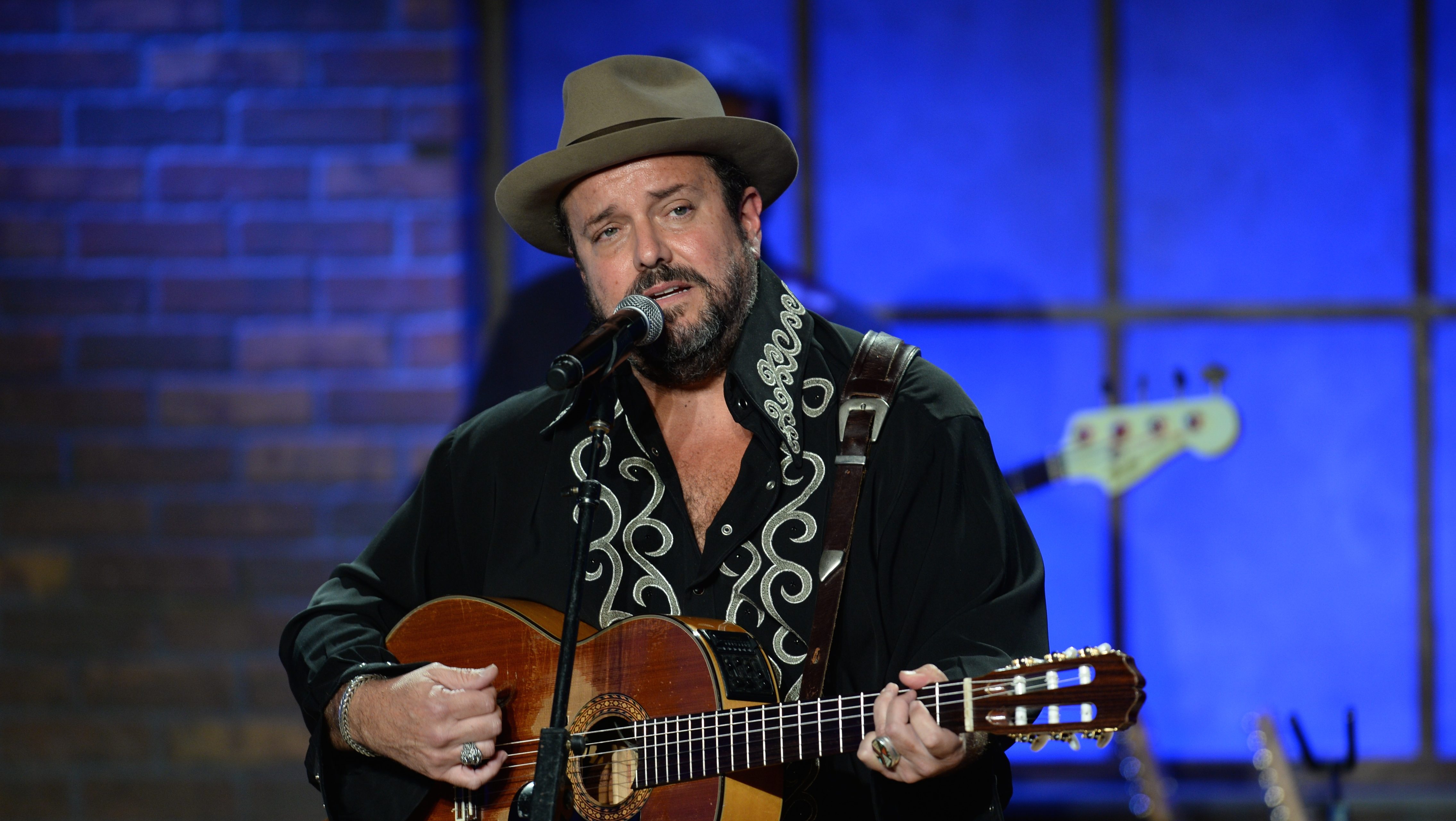 La viuda de la estrella de la música country de los 80 comparte un ...