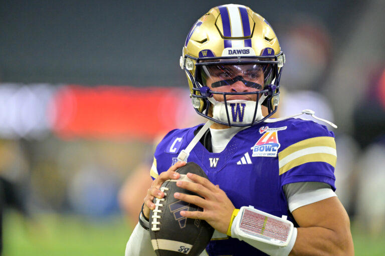 Washington football star Demond Williams’ transfer decision surrounded ...