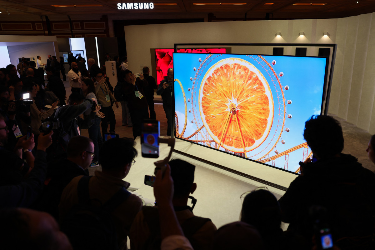 Samsung debuts the 'TV of the future' that talks back — and runs your ...