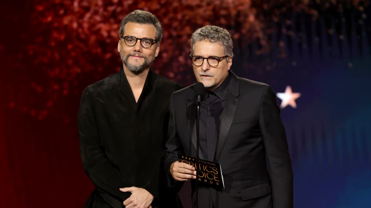 That Critics Choice Awards red carpet moment with the Portuguese film ...