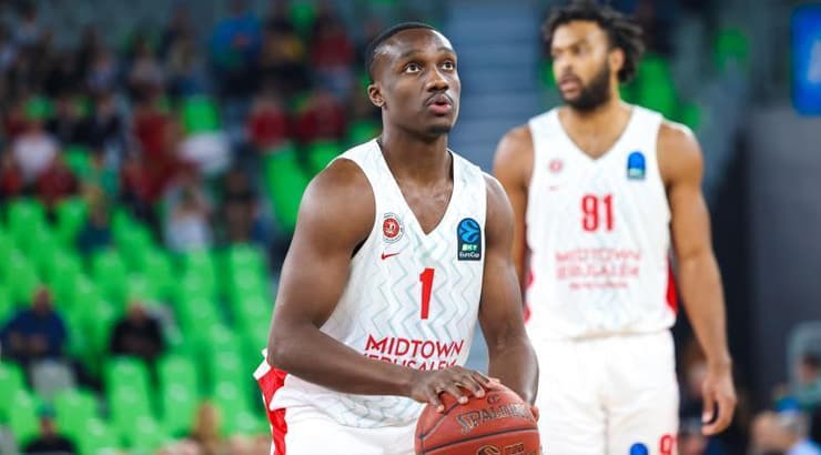 רבע 1, 01:54: וורוצלאב - הפועל י-ם 27:15