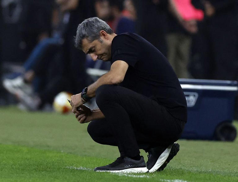 Soccer-Barcelona thump Athletic Bilbao 5-0 to reach Spanish Super Cup final