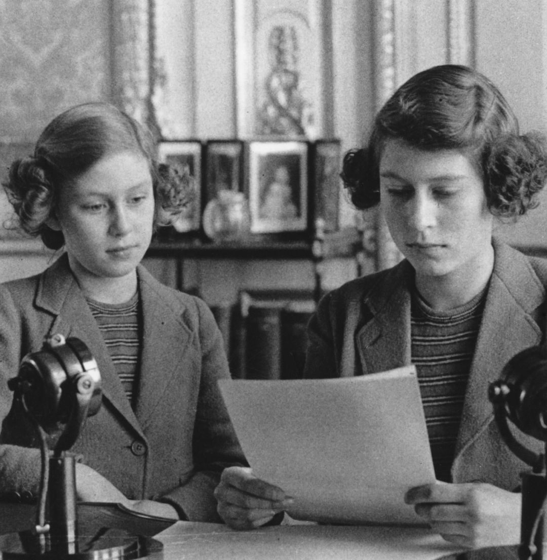Princess Margaret delivered a brutal two-word quip when her sister ...