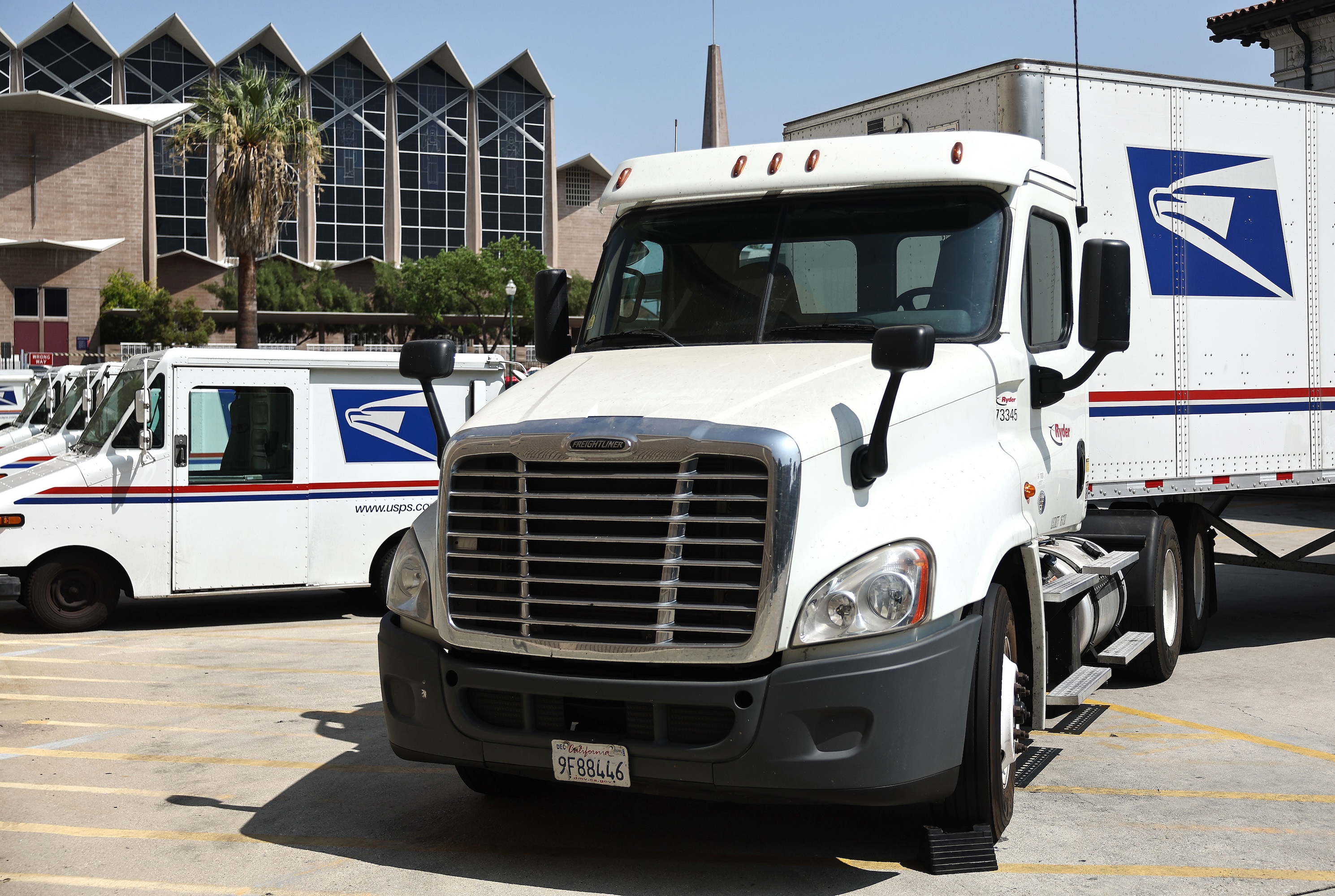 USPS moves to remove unvetted drivers from contracted trucking fleet