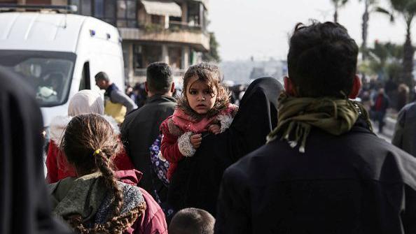 Syria: Thousands flee clashes between Syrian government and Syrian ...