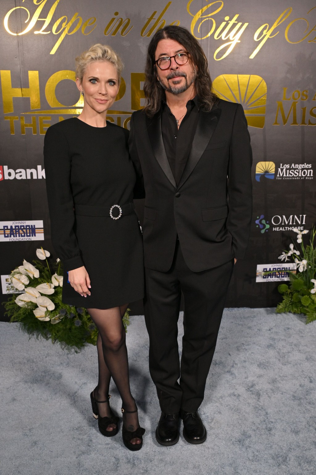 Foo Fighters guitarist Pat Smear suffers 'bizarre gardening accident ...