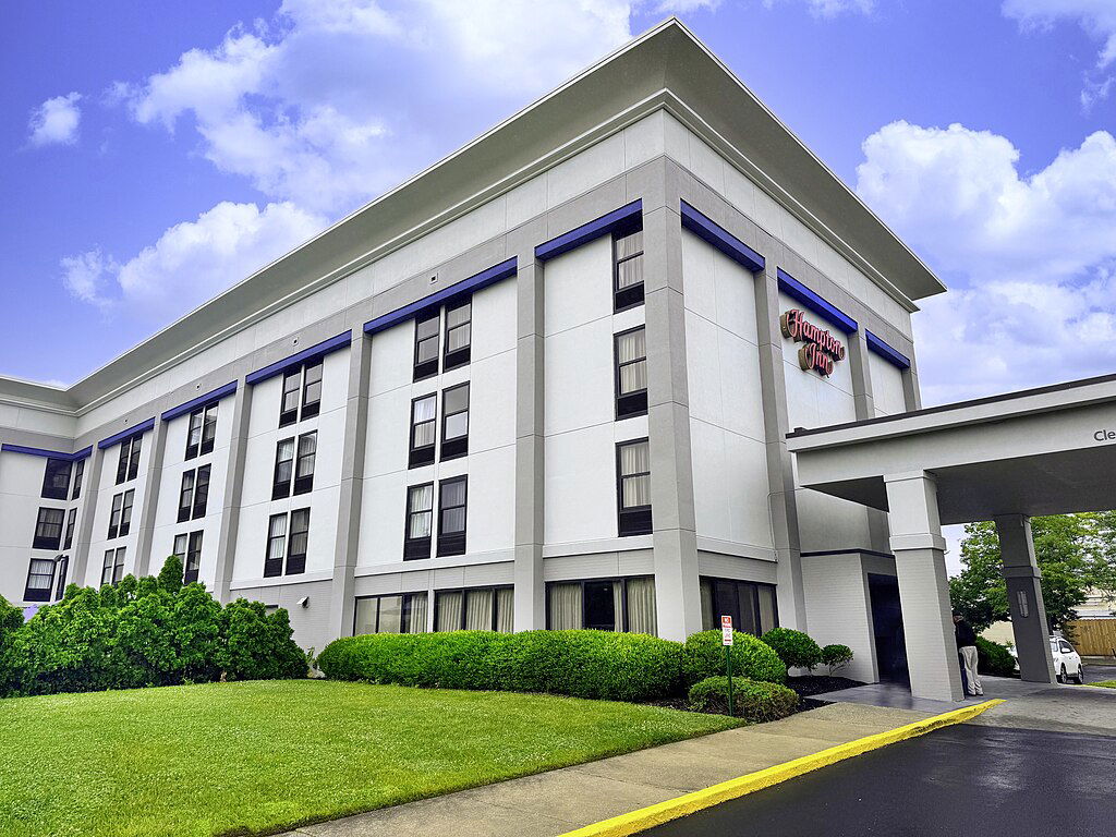 Minnesota Hampton Inn turns away ICE agents and loses federal contract