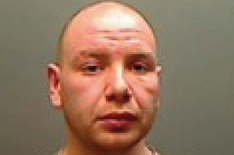 'Do not approach' warning as man serving attempted murder sentence ...