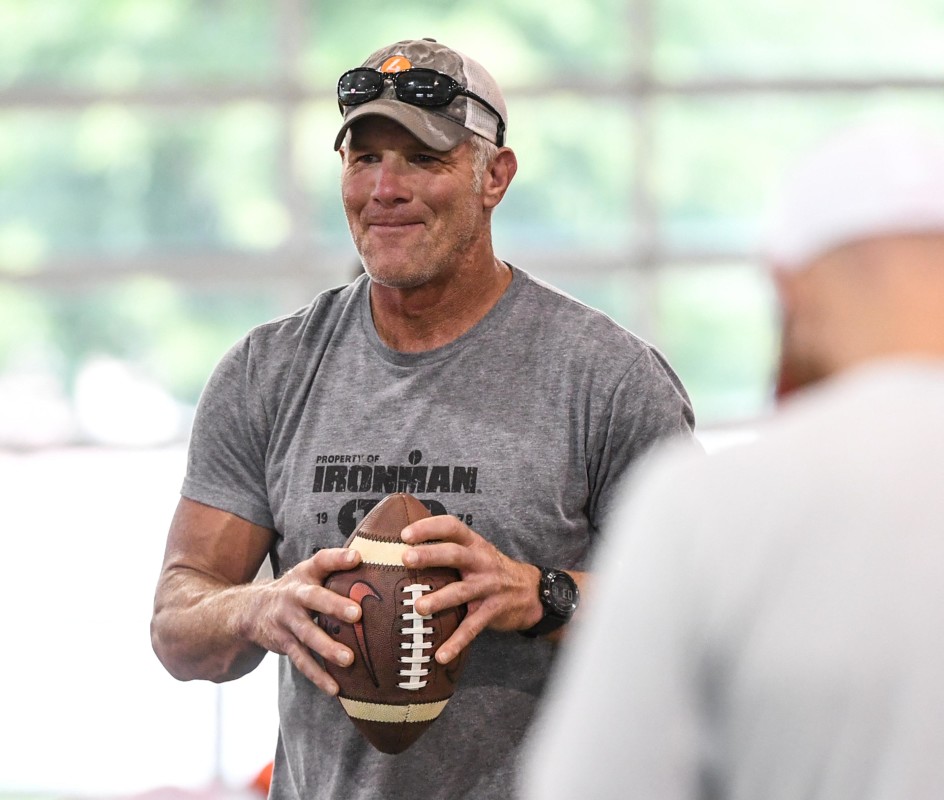 Brett Favre announces his Super Bowl halftime show plan