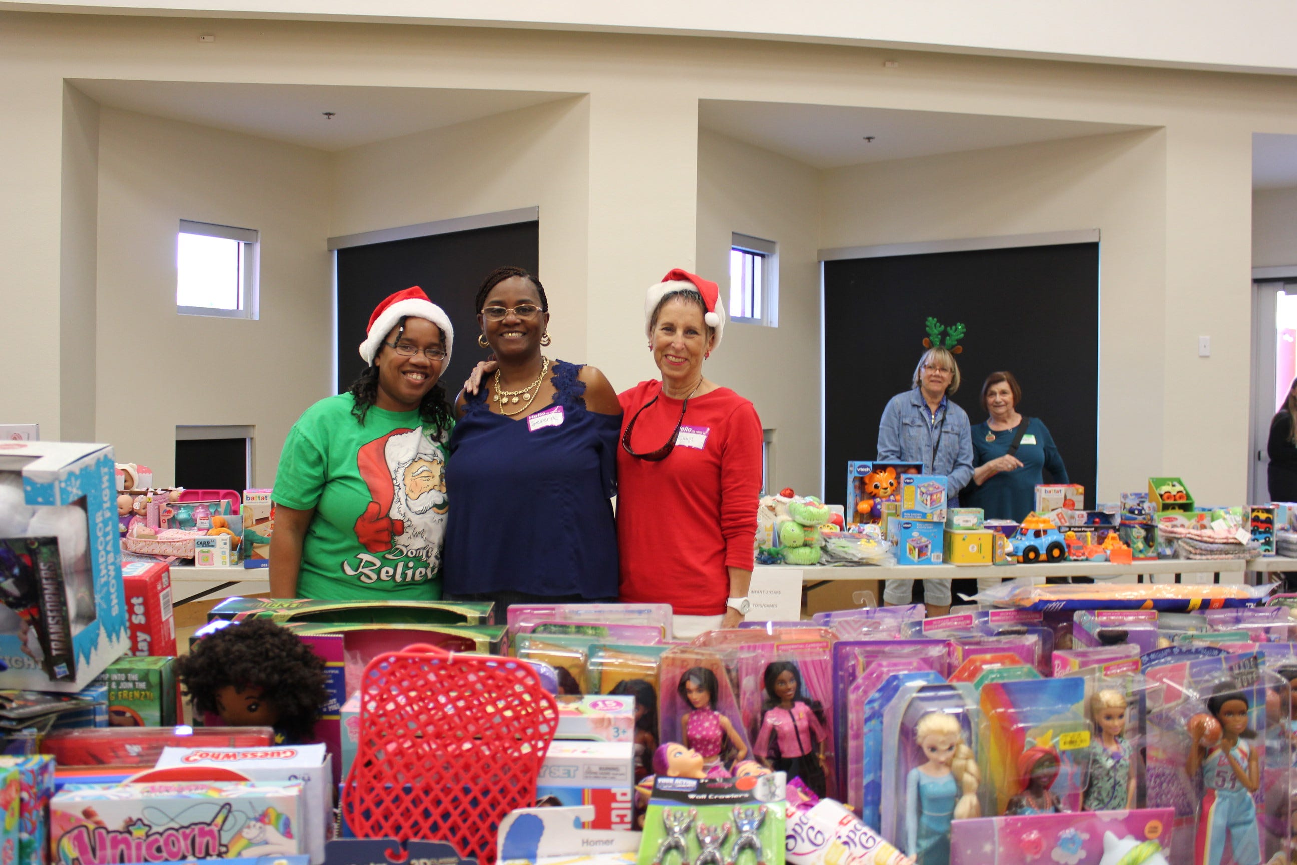 Holiday cheer: About 1,000 kids benefit from Heights Foundation event