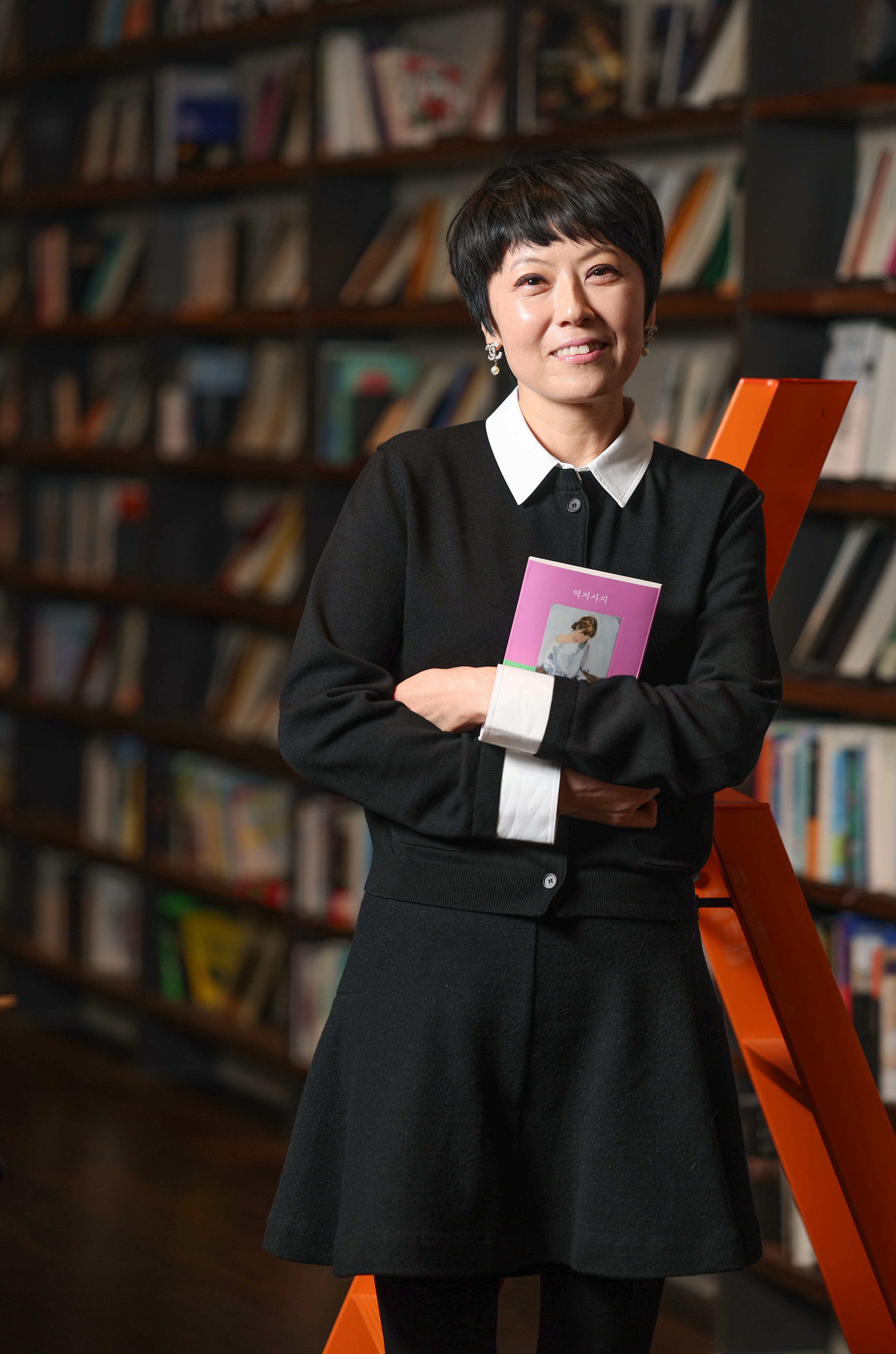 Poet Kim Min-jung: 'Why live if you're to die anyway?'