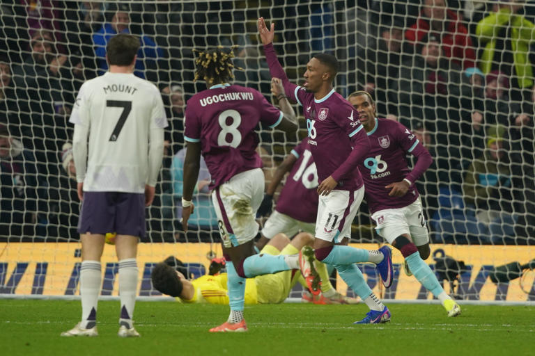 Man Utd show signs of revival post-Amorim but old problems remain