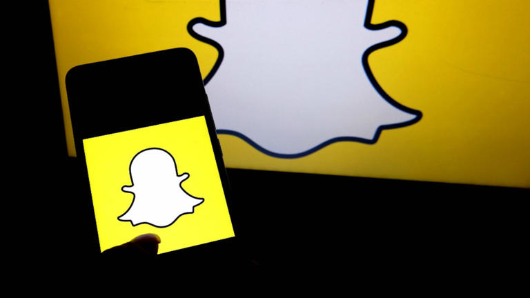 Illinois man hacked Snapchat accounts to access nude photos, feds allege
