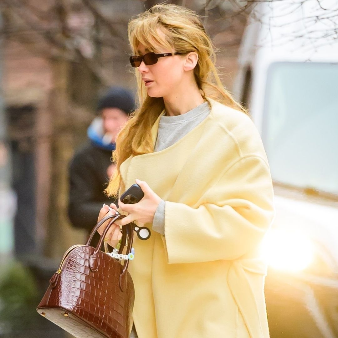 Jennifer Lawrence Proves an Ugg Boots and Leggings Outfit Is Actually Chic