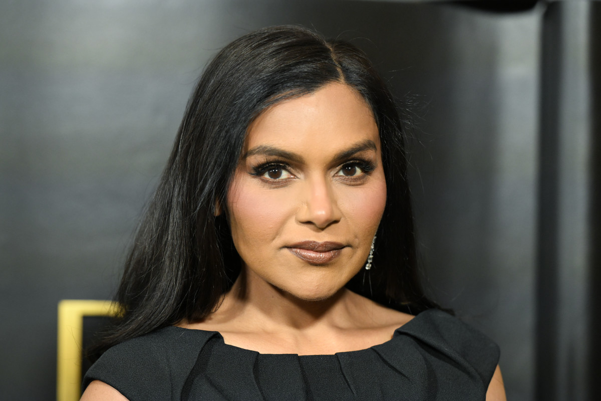 Mindy Kaling sizzles in cut-out gown to honor Sarah Jessica Parker: 'My ...
