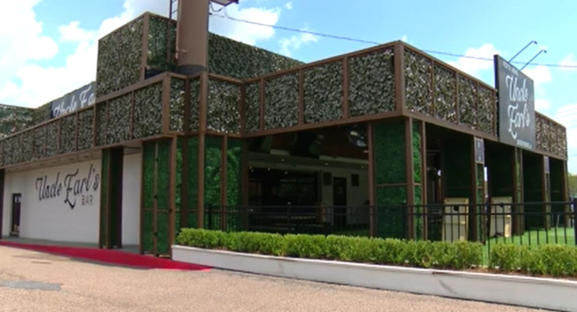 Uncle Earl’s Bar to close January 15