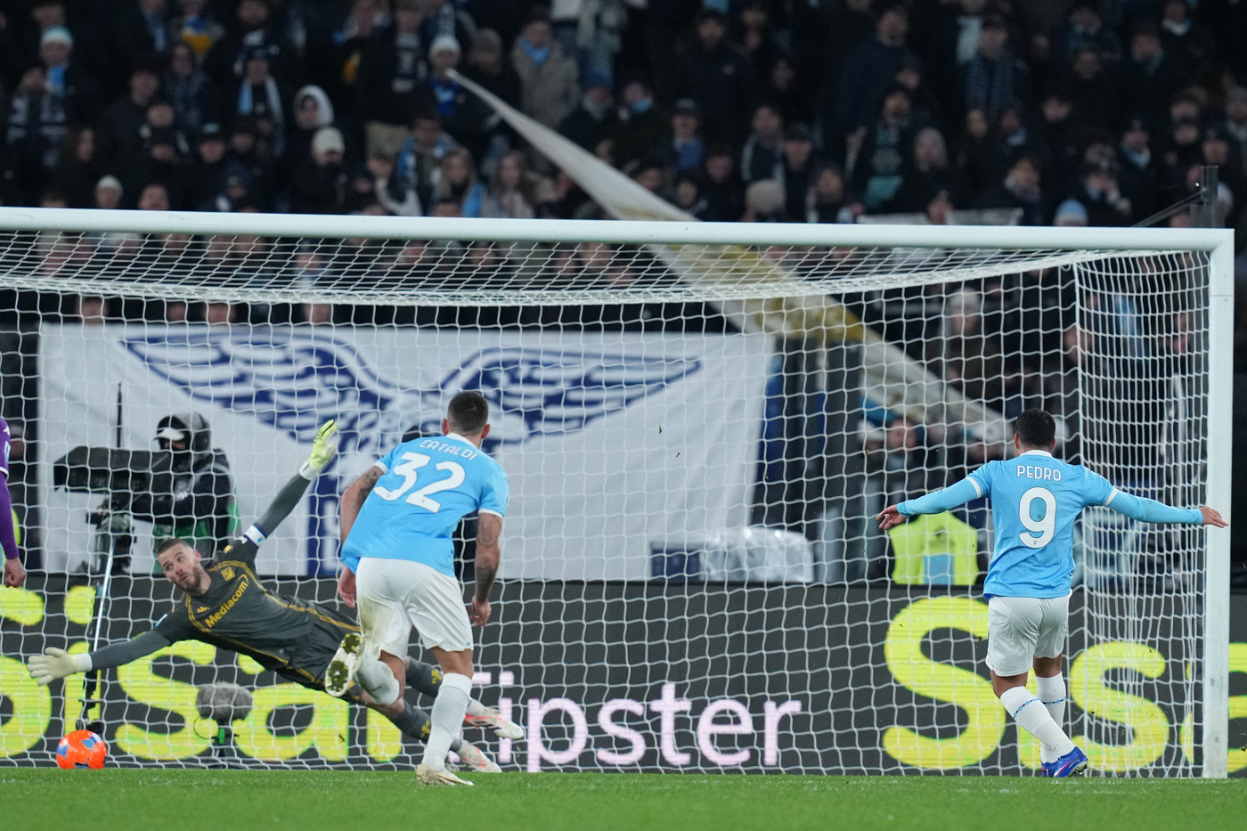 Lazio-Fiorentina finisce 2-2: episodi arbitrali e caos, poi Pedro salva ...