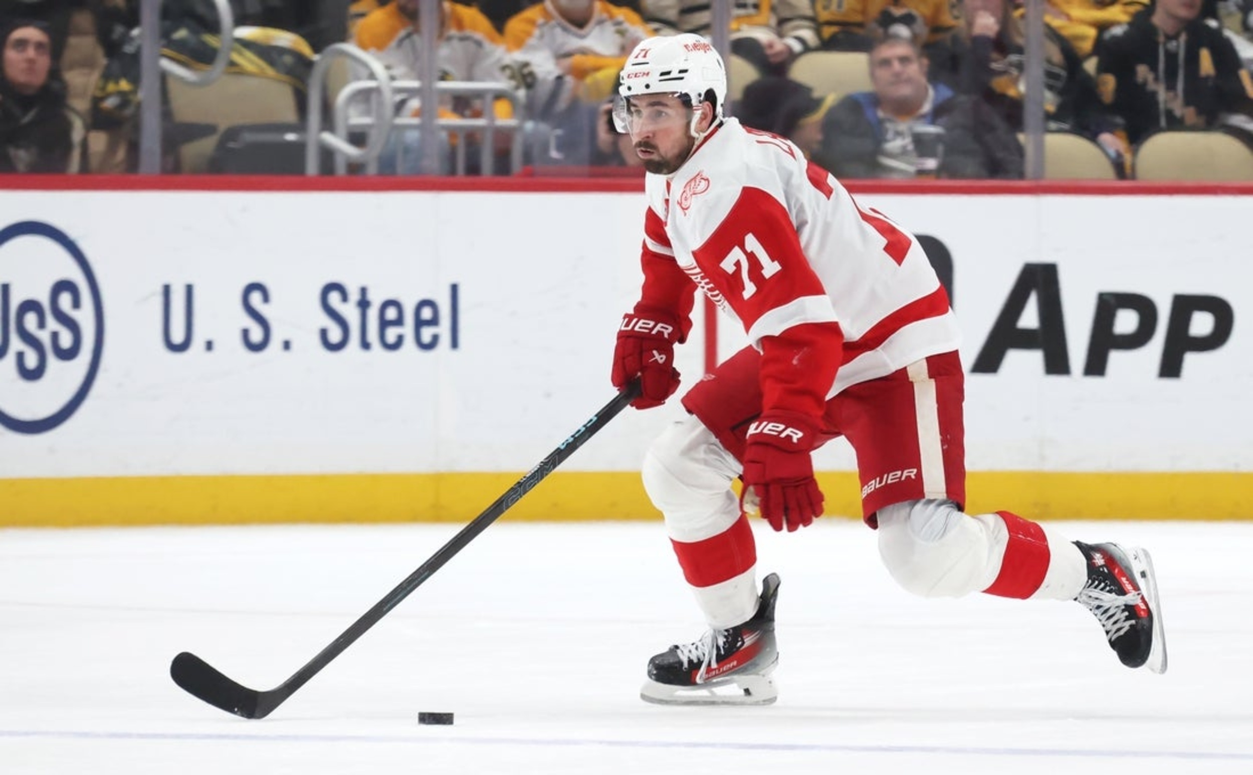 Wings roll with line changes as Canucks eye end to skid