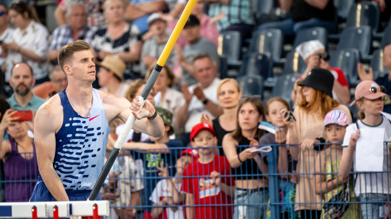 Ο εξάμετρος Αμερικανός Κρις Νίλσεν στο Fly Athens Indoor 2026!