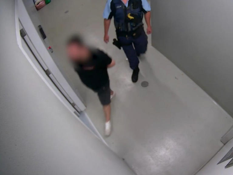 Elderly women targeted in carpark scam: cops