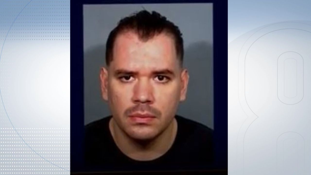 Watch: Man tries to run over Nevada officers with front loader