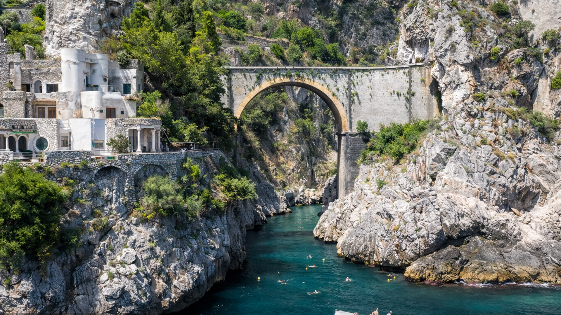 Italy’s hidden gem between cliffs