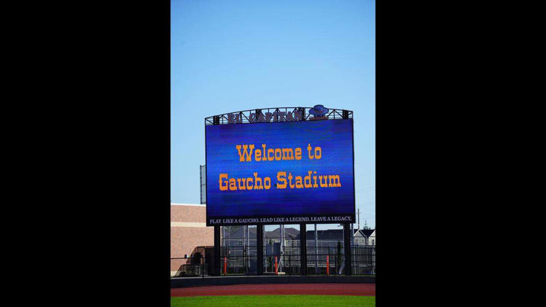 El Capitan High School unveils its football stadium at public ceremony
