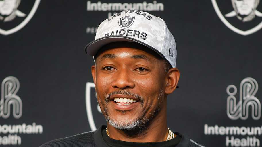 NFC foe set to interview Raiders' Patrick Graham