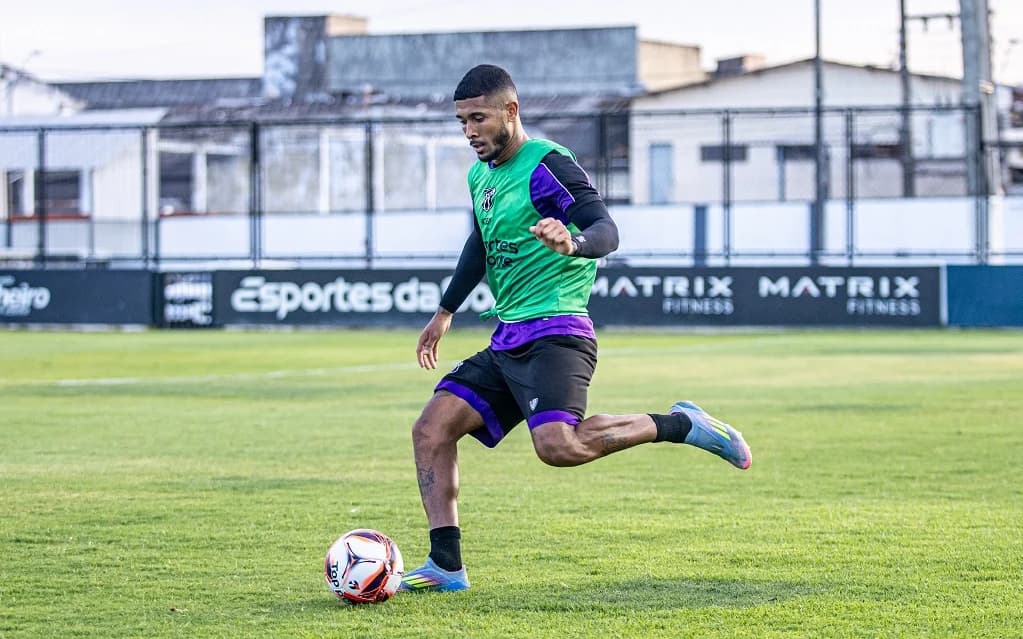 Ceará anuncia a contratação de lateral que estava no Athletico