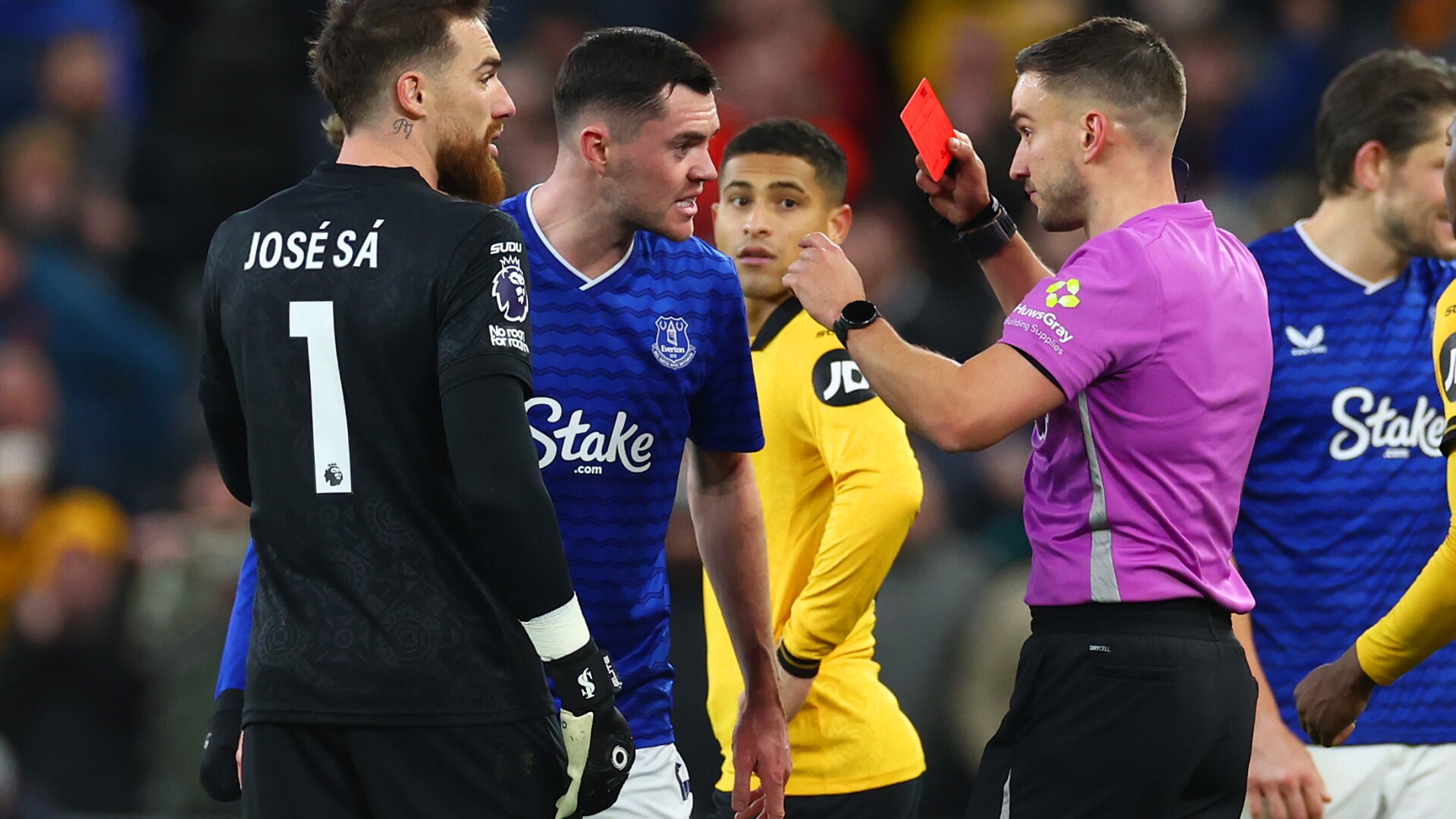 Michael Keane red card video: Everton back sent off for hair pulling in ...