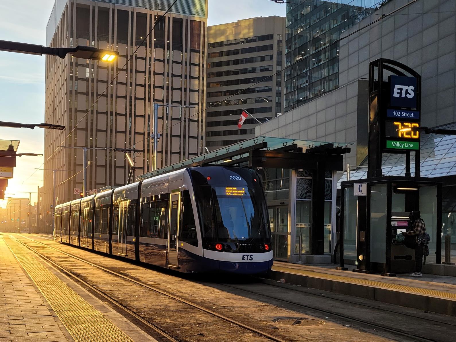 Edmonton embauche 30 agents de la paix de plus dans les transports en ...