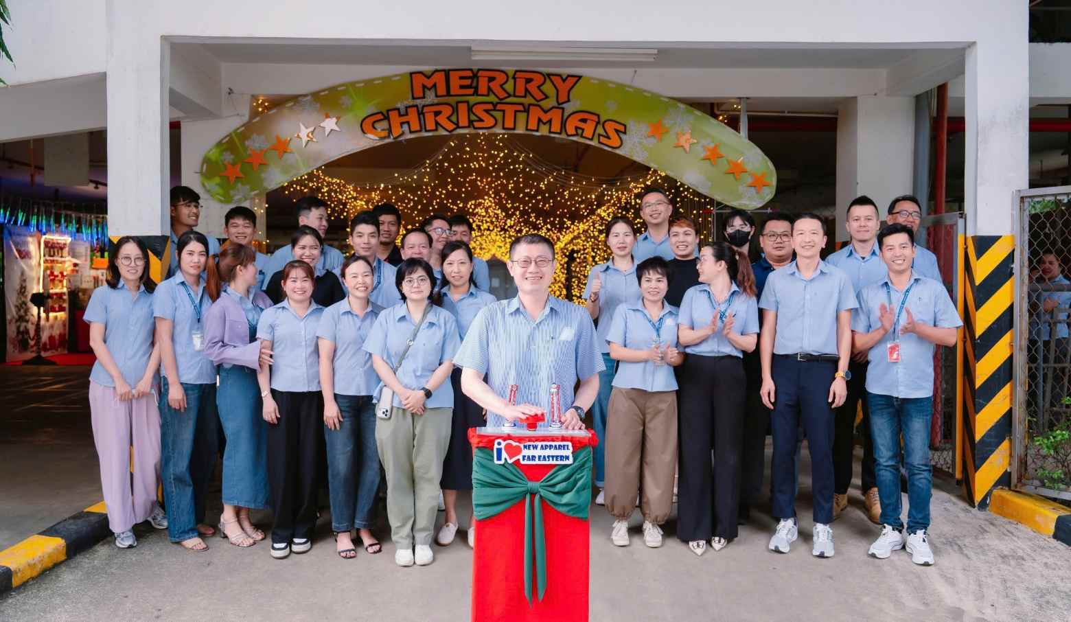 Một công ty thưởng Tết 1 tháng lương và tặng vàng cho người có thâm niên