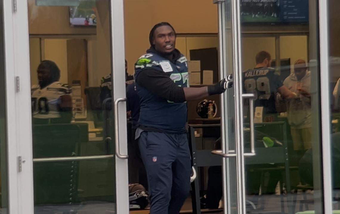 75 million reasons why Seahawks' Charles Cross is smiling out in the ...