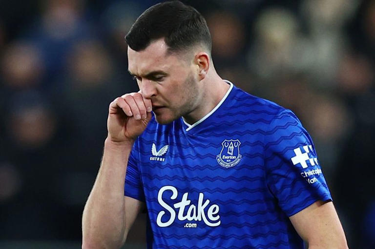 Michael Keane's three-word reaction to Everton red card against Wolves ...