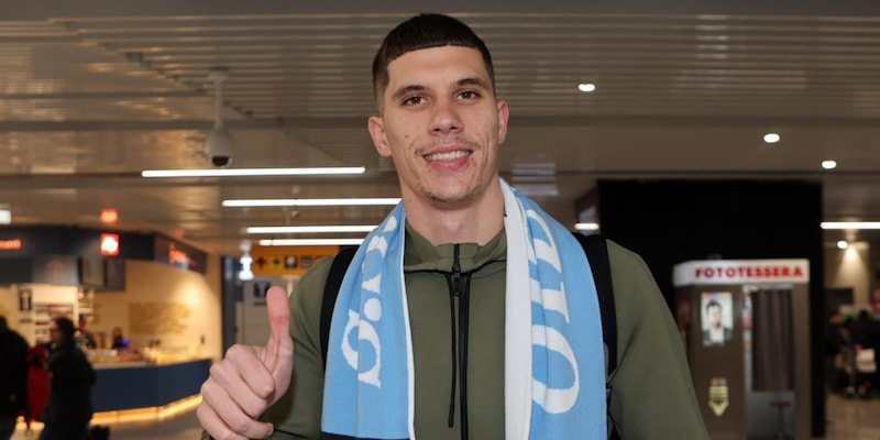 La Lazio accoglie Ratkov: le foto a Fiumicino e poi all'Olimpico per la ...