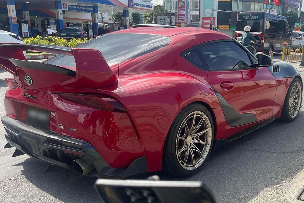 Toyota GR Supra độ body kit thân rộng xuất hiện trên đường phố Đà Nẵng