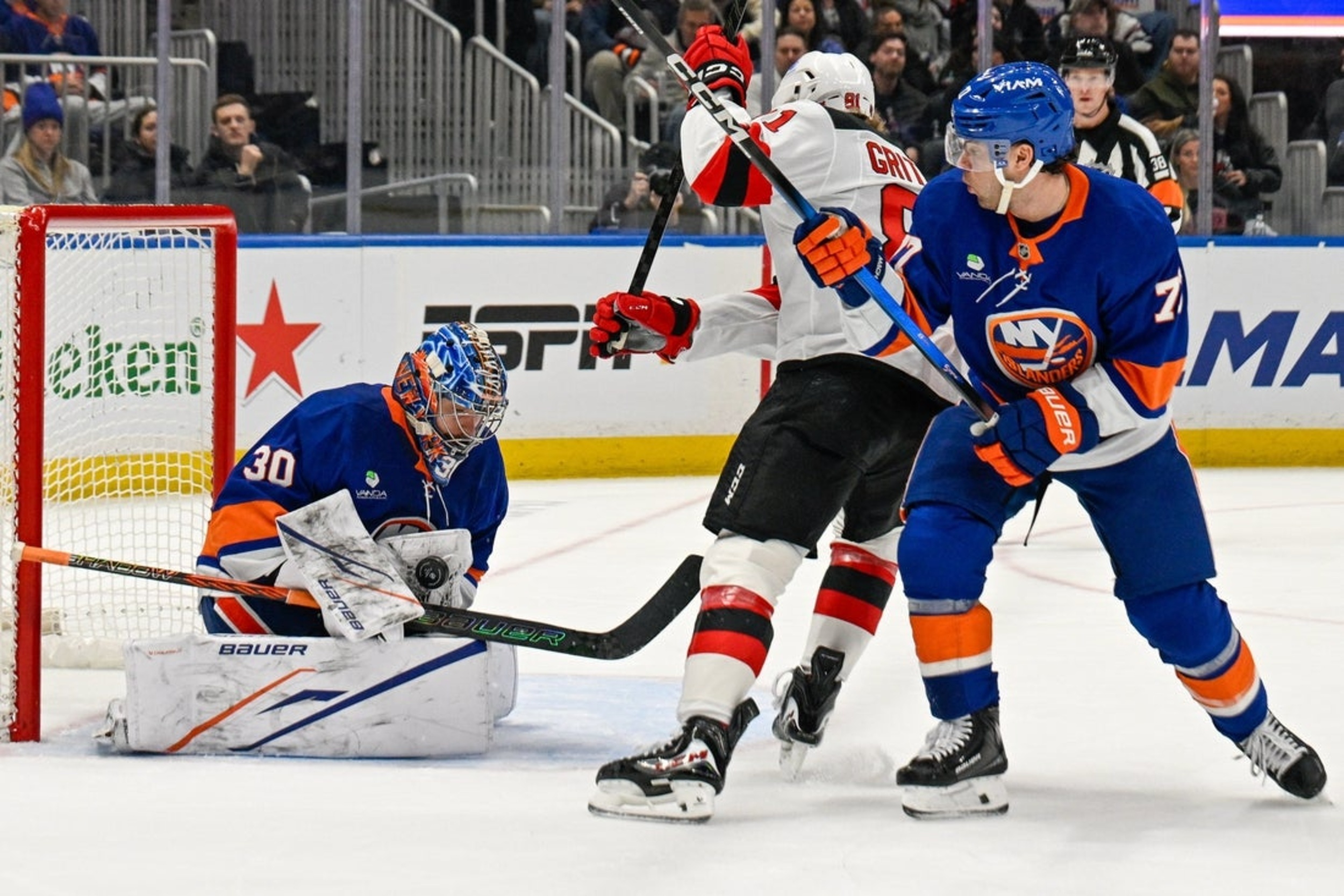 Fresh off 9-0 win, Isles begin 7-game trek vs. Predators