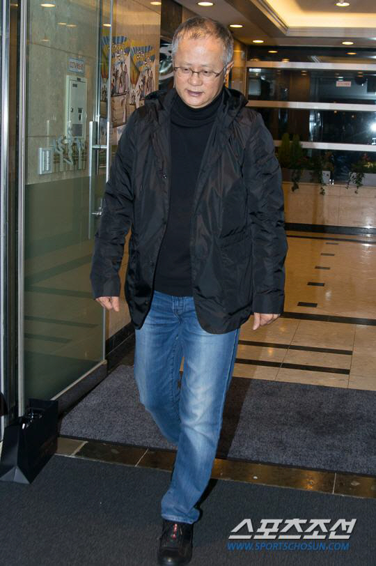 Actor Song Seung-hwan has no treatment for grade 4 visual impairment, I ...