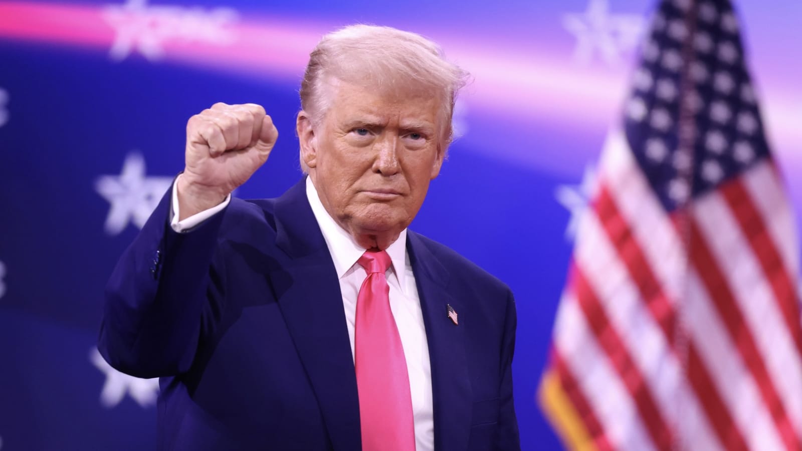 Trump defends Minneapolis ICE agent, claims he 'shot her in self ...