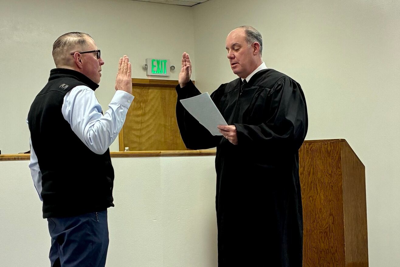 Jerome swears in new mayor, reelects council members
