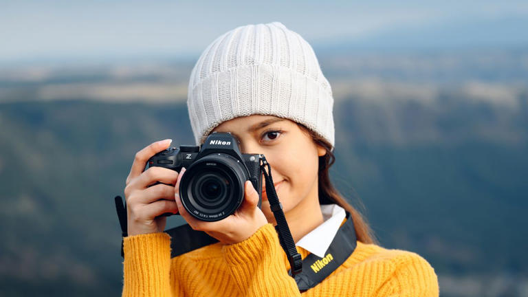 Snails could overtake Nikon’s new zoom lens, but I think I’m a fan