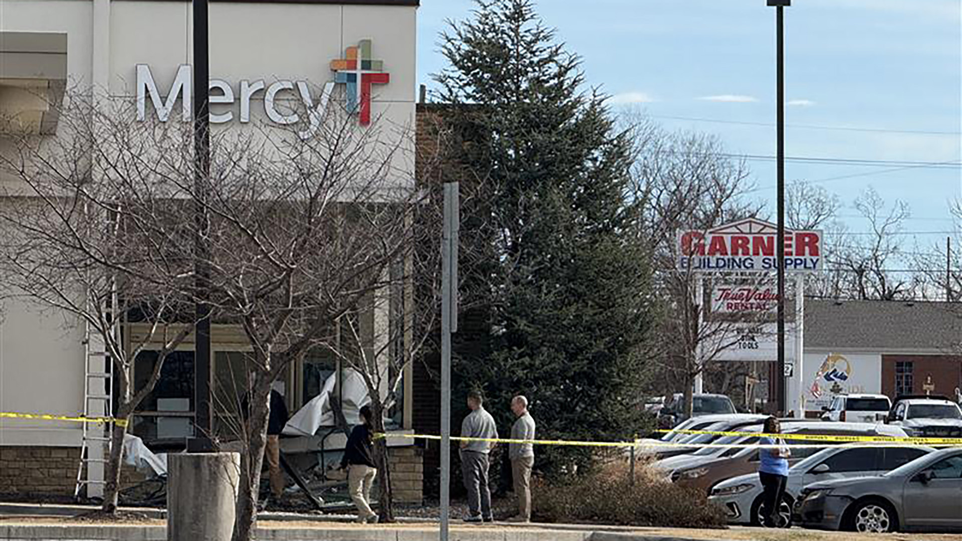Police: No injuries reported after car crashes into Mercy Clinic in Rogers