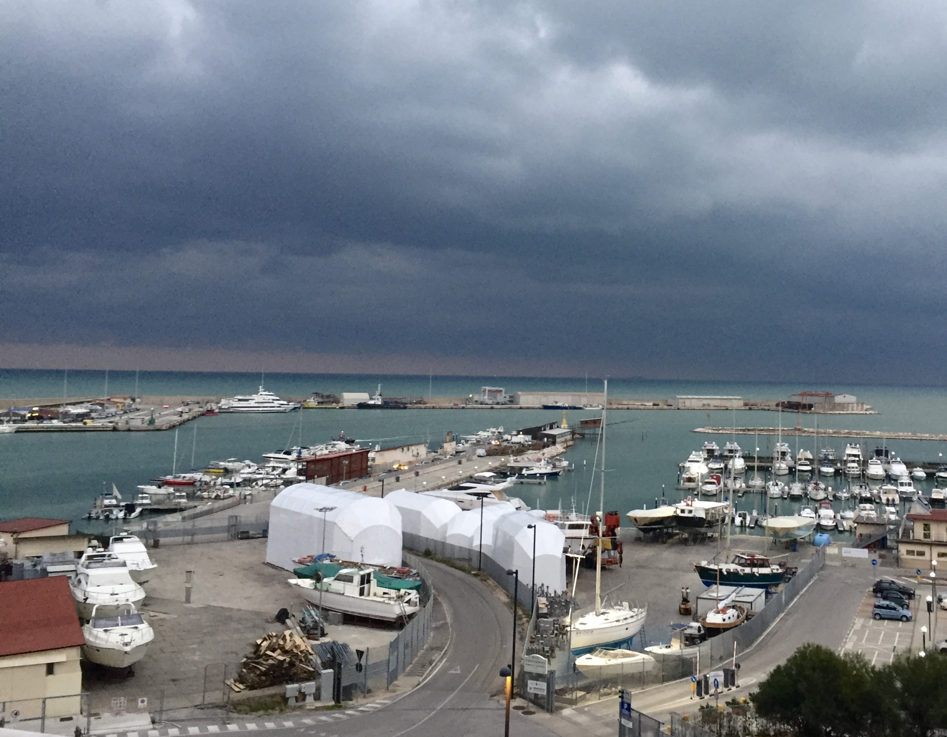 Freddo e gelo sul Molise, imbiancata Campobasso