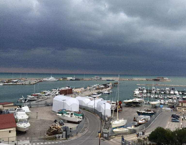 Freddo e gelo sul Molise, imbiancata Campobasso