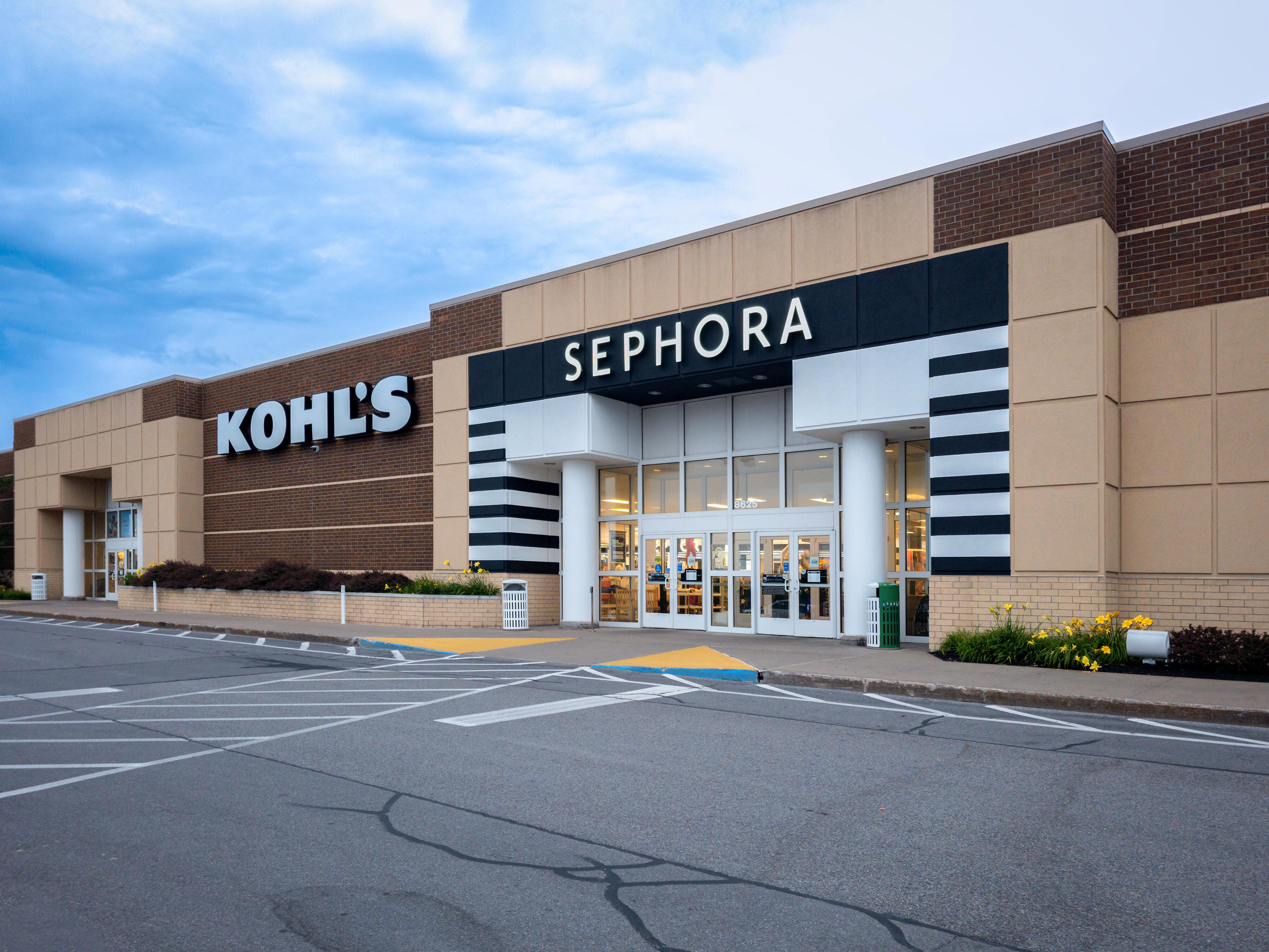 Black woman calls out Sephora worker for falsely accusing her of stealing